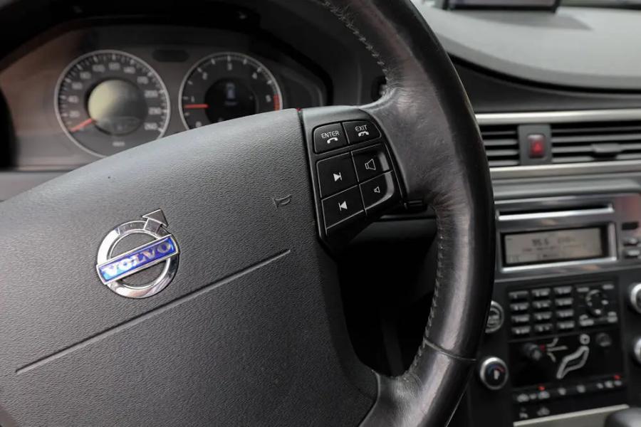 Pelēks Volvo V70 2008 Jelgava, ar dzinēja tilpumu 2.40 L un nobraukumu 332 tūkst. km par 5650 €, foto 21 vietnē AUTOMOTO.COM.LV