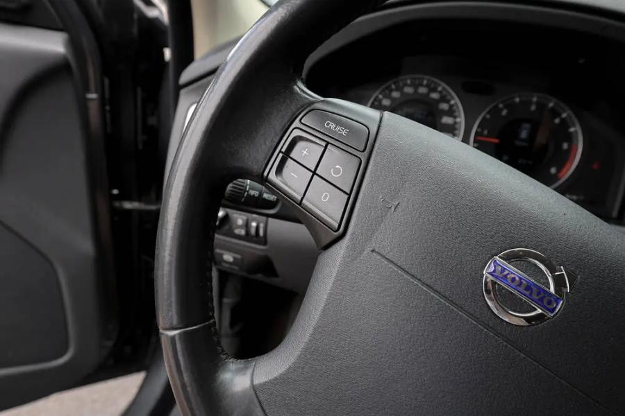 Pelēks Volvo V70 2008 Jelgava, ar dzinēja tilpumu 2.40 L un nobraukumu 332 tūkst. km par 5650 €, foto 22 vietnē AUTOMOTO.COM.LV