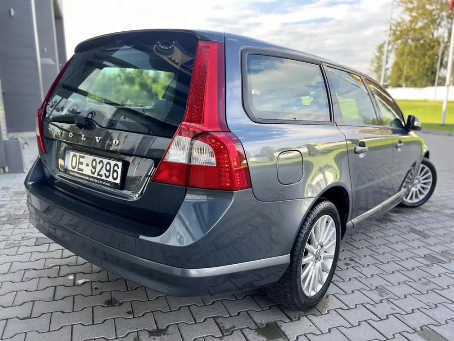 Grey Volvo V70 2008 in Jekabpils, with an engine capacity of 2.40 L and mileage of 312 thousand km for 5890 €, photo 3 on AUTOMOTO.COM.LV