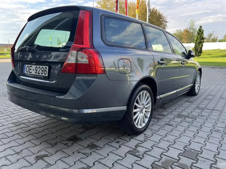 Grey Volvo V70 2008 in Jekabpils, with an engine capacity of 2.40 L and mileage of 312 thousand km for 5890 €, photo 7 on AUTOMOTO.COM.LV