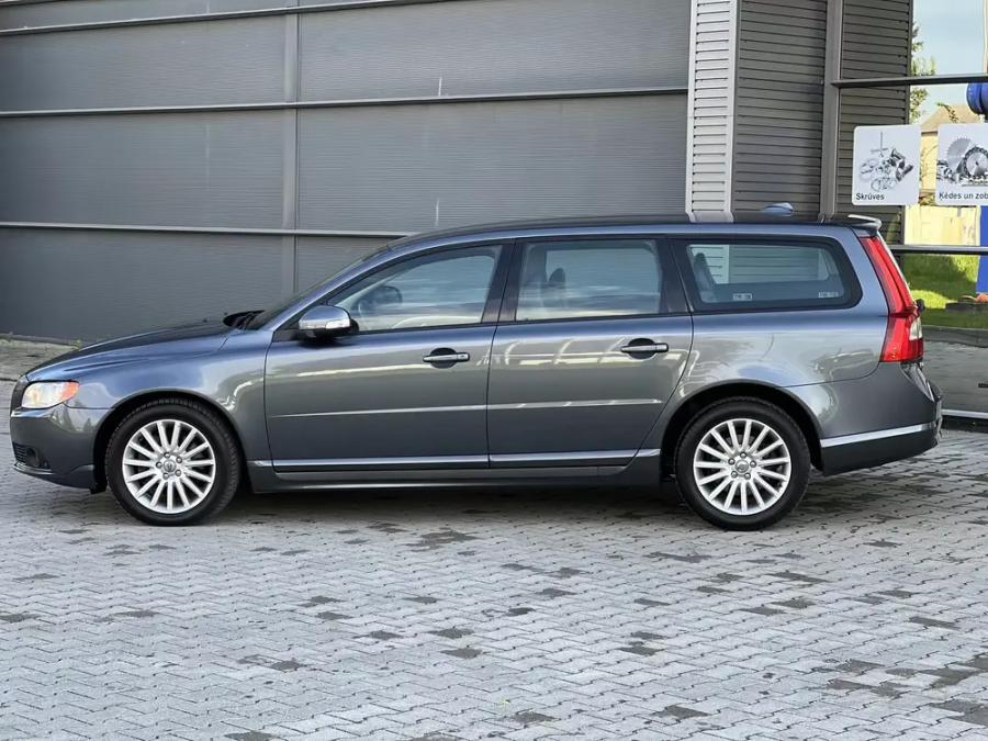 Grey Volvo V70 2008 in Jekabpils, with an engine capacity of 2.40 L and mileage of 312 thousand km for 5890 €, photo 10 on AUTOMOTO.COM.LV