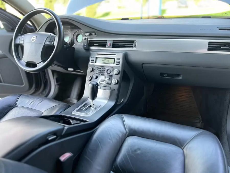 Grey Volvo V70 2008 in Jekabpils, with an engine capacity of 2.40 L and mileage of 312 thousand km for 5890 €, photo 18 on AUTOMOTO.COM.LV