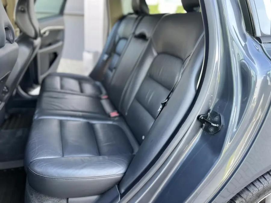 Grey Volvo V70 2008 in Jekabpils, with an engine capacity of 2.40 L and mileage of 312 thousand km for 5890 €, photo 19 on AUTOMOTO.COM.LV