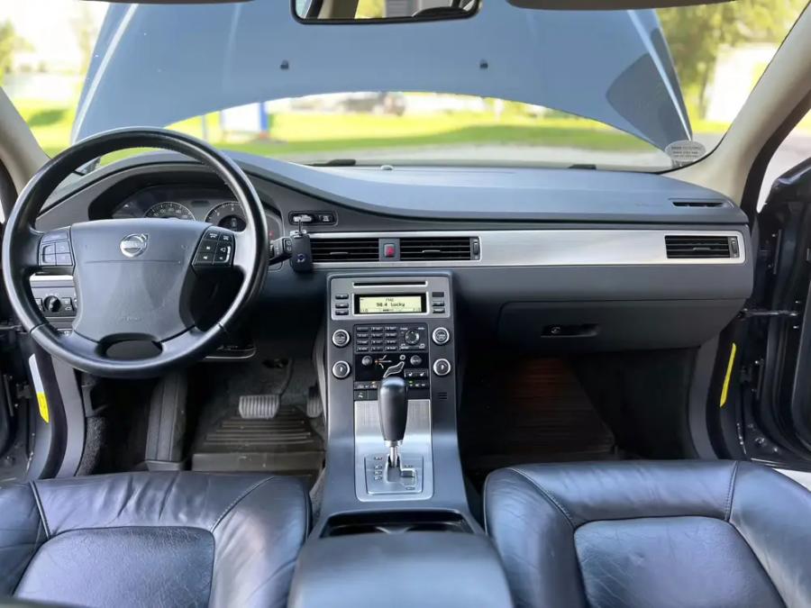 Grey Volvo V70 2008 in Jekabpils, with an engine capacity of 2.40 L and mileage of 312 thousand km for 5890 €, photo 24 on AUTOMOTO.COM.LV