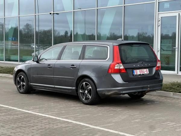 Grey Volvo V70 2008 in Rezekne, with an engine capacity of 2.00 L and mileage of 392 thousand km for 3495 €, photo 4 on AUTOMOTO.COM.LV