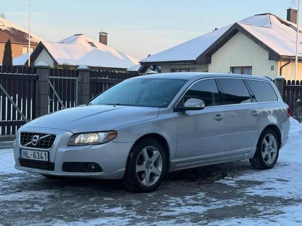Pelēks Volvo V70 2008 Jelgava, ar dzinēja tilpumu 2.40 L un nobraukumu 330 tūkst. km par 3490 €, foto 1 vietnē AUTOMOTO.COM.LV