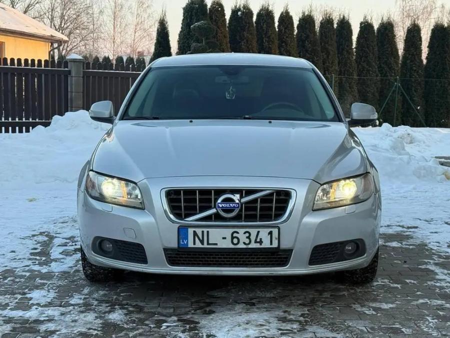 Pelēks Volvo V70 2008 Jelgava, ar dzinēja tilpumu 2.40 L un nobraukumu 330 tūkst. km par 3490 €, foto 3 vietnē AUTOMOTO.COM.LV