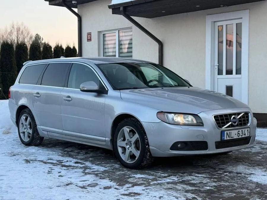 Pelēks Volvo V70 2008 Jelgava, ar dzinēja tilpumu 2.40 L un nobraukumu 330 tūkst. km par 3490 €, foto 4 vietnē AUTOMOTO.COM.LV
