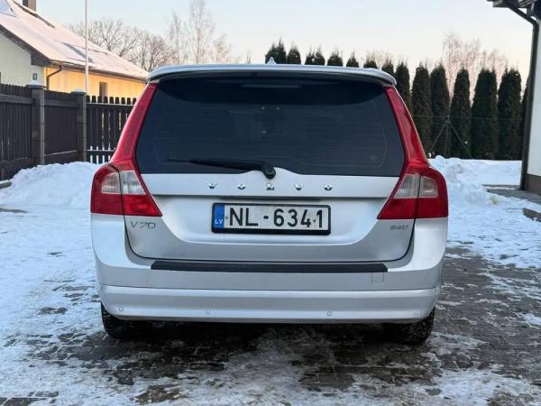 Pelēks Volvo V70 2008 Jelgava, ar dzinēja tilpumu 2.40 L un nobraukumu 330 tūkst. km par 3490 €, foto 5 vietnē AUTOMOTO.COM.LV