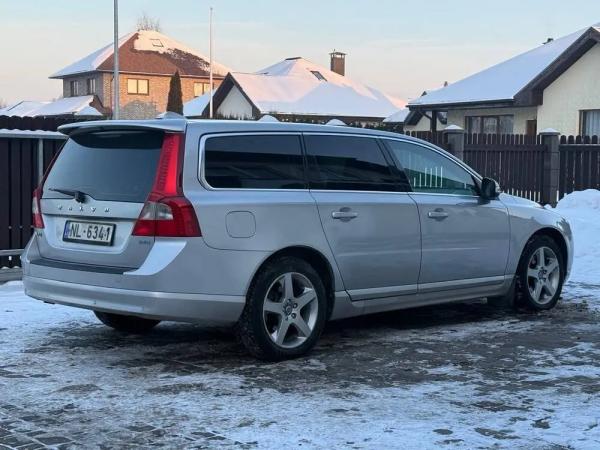 Pelēks Volvo V70 2008 Jelgava, ar dzinēja tilpumu 2.40 L un nobraukumu 330 tūkst. km par 3490 €, foto 6 vietnē AUTOMOTO.COM.LV