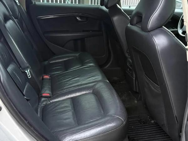 Pelēks Volvo V70 2008 Jelgava, ar dzinēja tilpumu 2.40 L un nobraukumu 330 tūkst. km par 3490 €, foto 7 vietnē AUTOMOTO.COM.LV