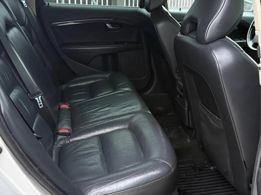 Pelēks Volvo V70 2008 Jelgava, ar dzinēja tilpumu 2.40 L un nobraukumu 330 tūkst. km par 3490 €, foto 8 vietnē AUTOMOTO.COM.LV