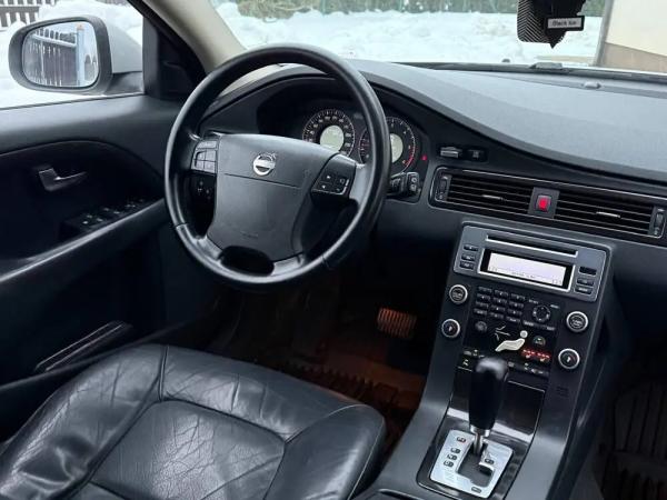 Pelēks Volvo V70 2008 Jelgava, ar dzinēja tilpumu 2.40 L un nobraukumu 330 tūkst. km par 3490 €, foto 8 vietnē AUTOMOTO.COM.LV