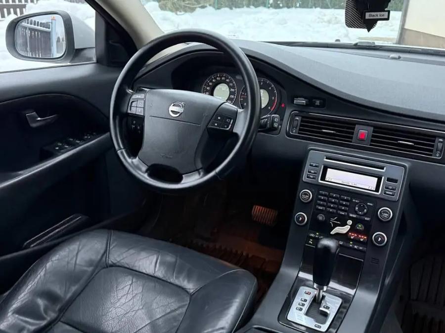 Pelēks Volvo V70 2008 Jelgava, ar dzinēja tilpumu 2.40 L un nobraukumu 330 tūkst. km par 3490 €, foto 9 vietnē AUTOMOTO.COM.LV