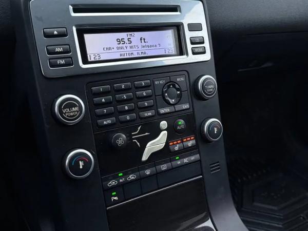 Pelēks Volvo V70 2008 Jelgava, ar dzinēja tilpumu 2.40 L un nobraukumu 330 tūkst. km par 3490 €, foto 10 vietnē AUTOMOTO.COM.LV