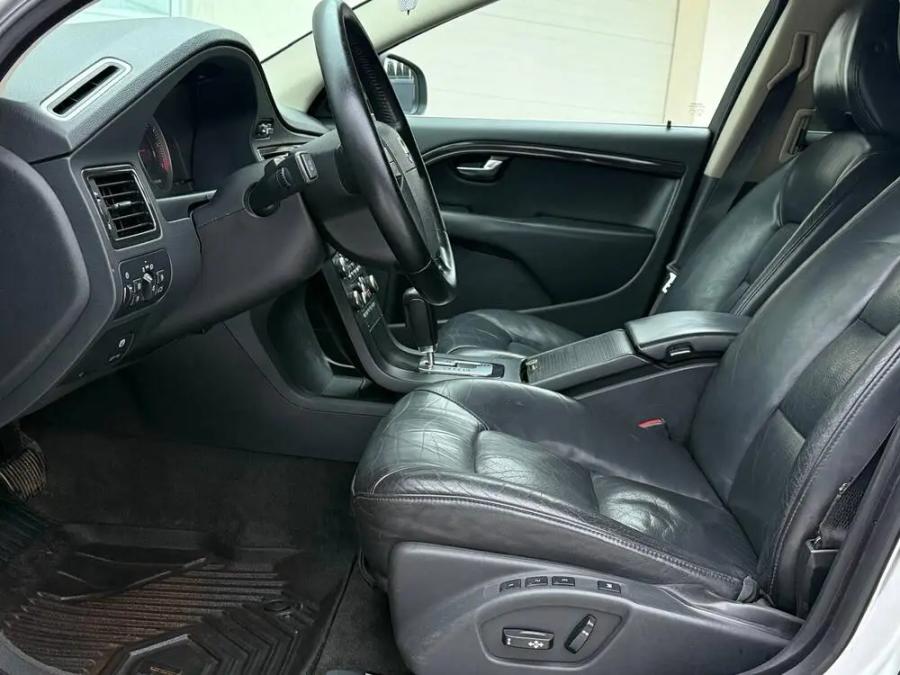 Pelēks Volvo V70 2008 Jelgava, ar dzinēja tilpumu 2.40 L un nobraukumu 330 tūkst. km par 3490 €, foto 13 vietnē AUTOMOTO.COM.LV