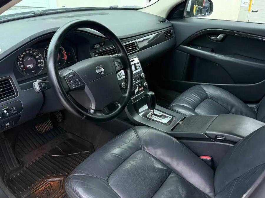 Pelēks Volvo V70 2008 Jelgava, ar dzinēja tilpumu 2.40 L un nobraukumu 330 tūkst. km par 3490 €, foto 14 vietnē AUTOMOTO.COM.LV