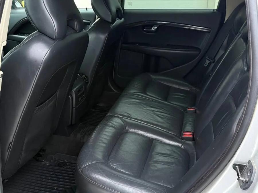 Pelēks Volvo V70 2008 Jelgava, ar dzinēja tilpumu 2.40 L un nobraukumu 330 tūkst. km par 3490 €, foto 16 vietnē AUTOMOTO.COM.LV