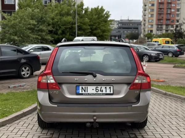 Grey Volvo V70 2008 in Riga, with an engine capacity of 2.40 L and mileage of 291 thousand km for 2990 €, photo 3 on AUTOMOTO.COM.LV