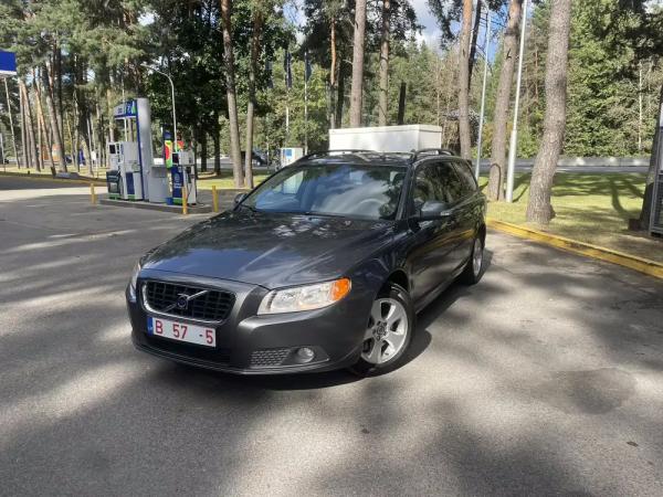 Grey Volvo V70 2008 in Riga, with an engine capacity of 2.40 L and mileage of 236 thousand km for 2000 €, photo 1 on AUTOMOTO.COM.LV