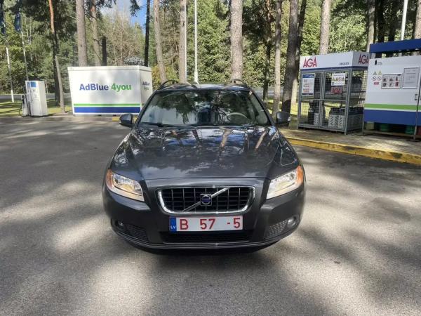 Grey Volvo V70 2008 in Riga, with an engine capacity of 2.40 L and mileage of 236 thousand km for 2000 €, photo 3 on AUTOMOTO.COM.LV