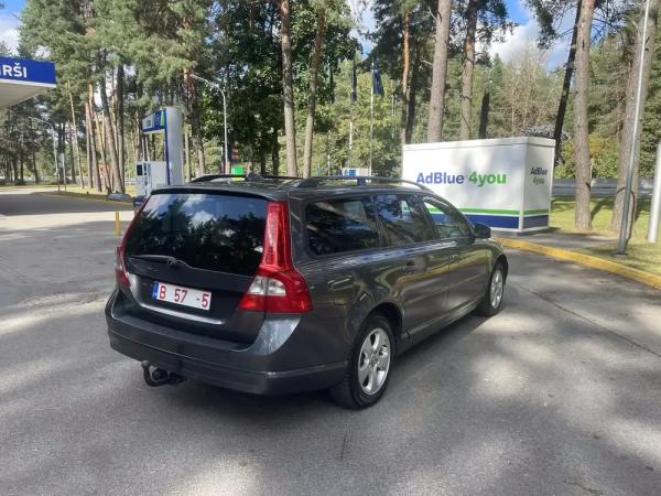 Grey Volvo V70 2008 in Riga, with an engine capacity of 2.40 L and mileage of 236 thousand km for 2000 €, photo 4 on AUTOMOTO.COM.LV