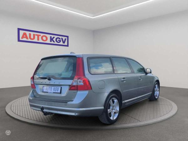 Pelēks Volvo V70 2008 Viļņa, ar dzinēja tilpumu 2.40 L un nobraukumu 391 tūkst. km par 3999 €, foto 5 vietnē AUTOMOTO.COM.LV