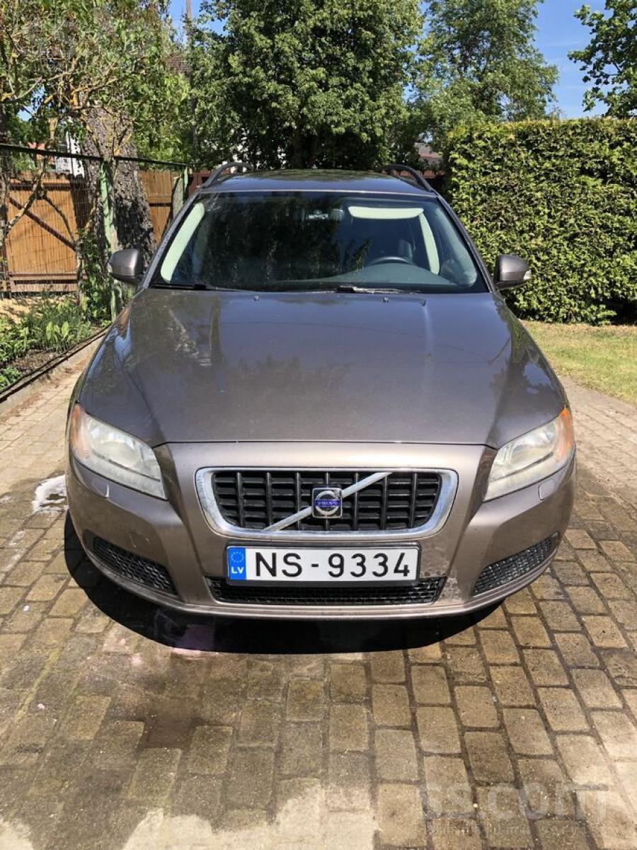 Pelēks Volvo V70 2008 Rīga, ar dzinēja tilpumu 2.00 L un nobraukumu 273 tūkst. km par 3500 €, foto 3 vietnē AUTOMOTO.COM.LV