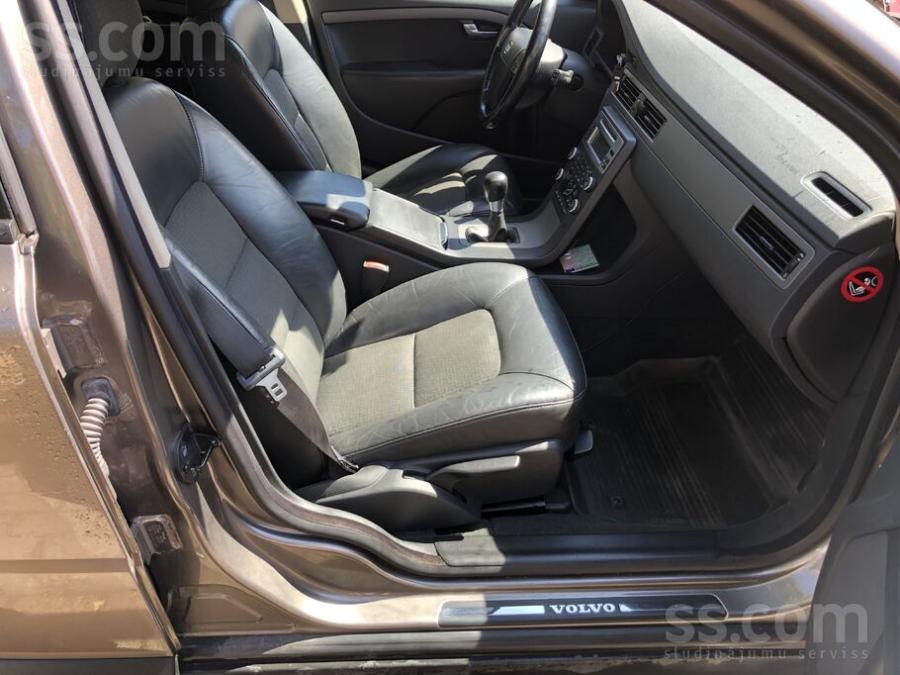 Pelēks Volvo V70 2008 Rīga, ar dzinēja tilpumu 2.00 L un nobraukumu 273 tūkst. km par 3500 €, foto 11 vietnē AUTOMOTO.COM.LV