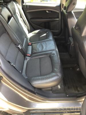 Pelēks Volvo V70 2008 Rīga, ar dzinēja tilpumu 2.00 L un nobraukumu 273 tūkst. km par 3500 €, foto 12 vietnē AUTOMOTO.COM.LV
