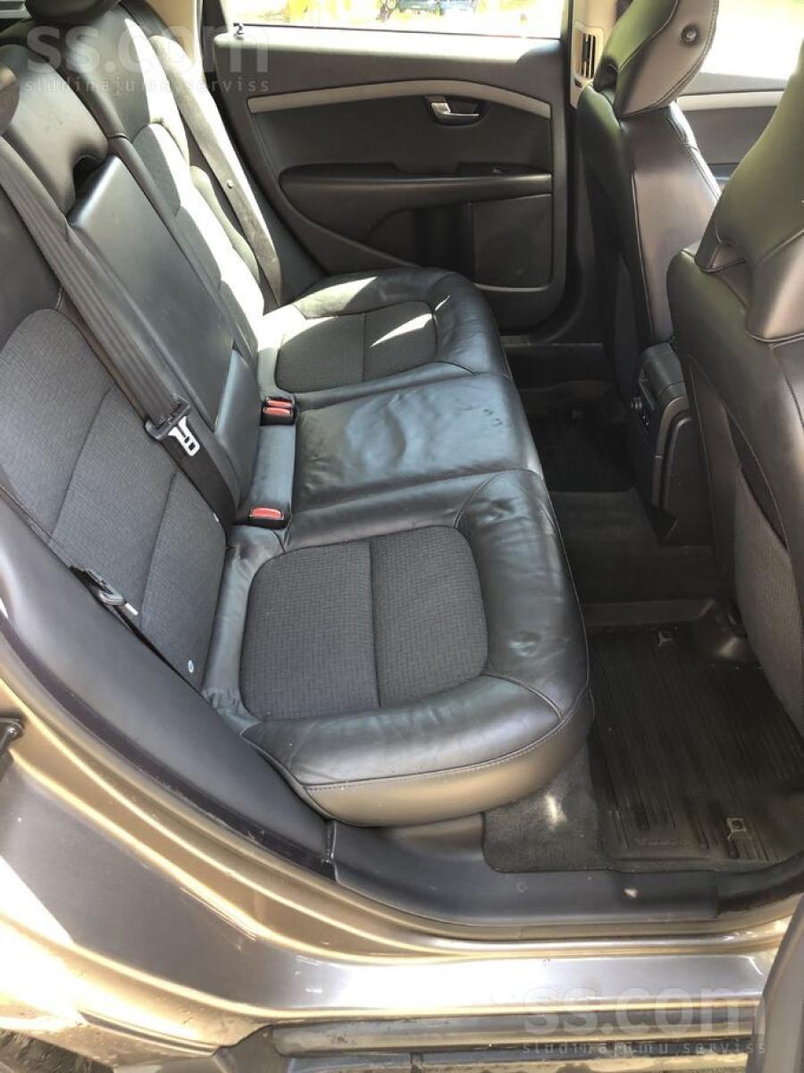 Pelēks Volvo V70 2008 Rīga, ar dzinēja tilpumu 2.00 L un nobraukumu 273 tūkst. km par 3500 €, foto 12 vietnē AUTOMOTO.COM.LV