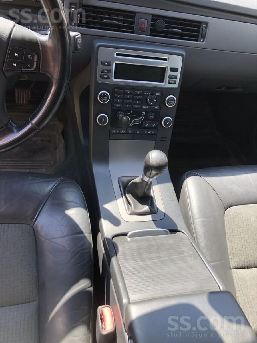 Pelēks Volvo V70 2008 Rīga, ar dzinēja tilpumu 2.00 L un nobraukumu 273 tūkst. km par 3500 €, foto 15 vietnē AUTOMOTO.COM.LV