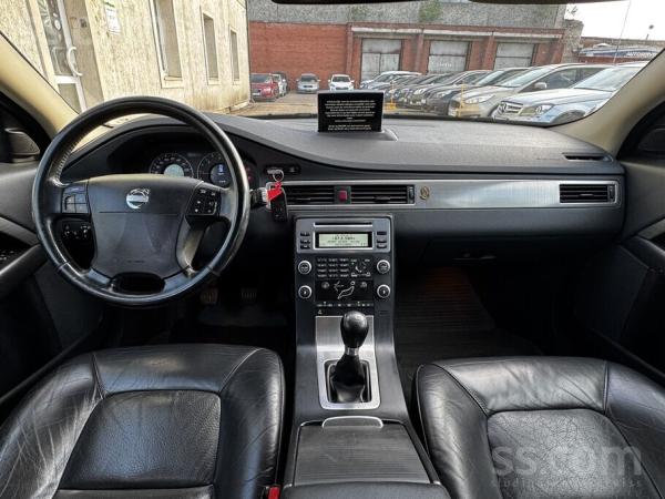 Grey Volvo V70 2008 in Daugavpils, with an engine capacity of 2.00 L and mileage of 0 thousand km for 3590 €, photo 10 on AUTOMOTO.COM.LV
