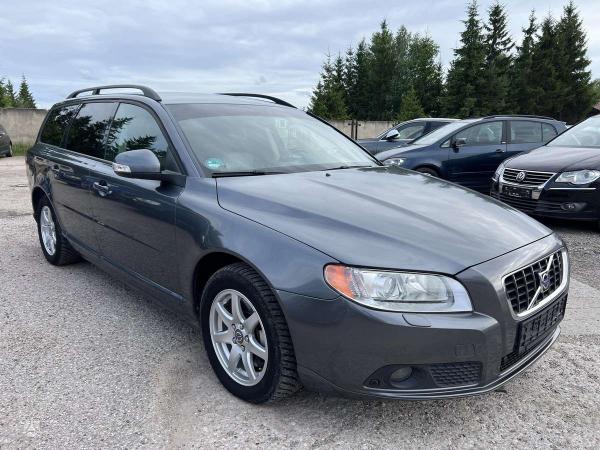 Pelēks Volvo V70 2008 Utena, ar dzinēja tilpumu 2.40 L un nobraukumu 282 tūkst. km par 3500 €, foto 1 vietnē AUTOMOTO.COM.LV