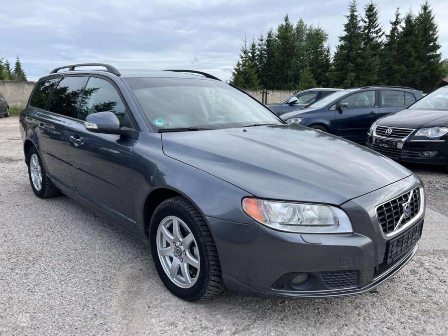 Grey Volvo V70 2008 in Utena, with an engine capacity of 2.40 L and mileage of 282 thousand km for 3500 €, photo 1 on AUTOMOTO.COM.LV