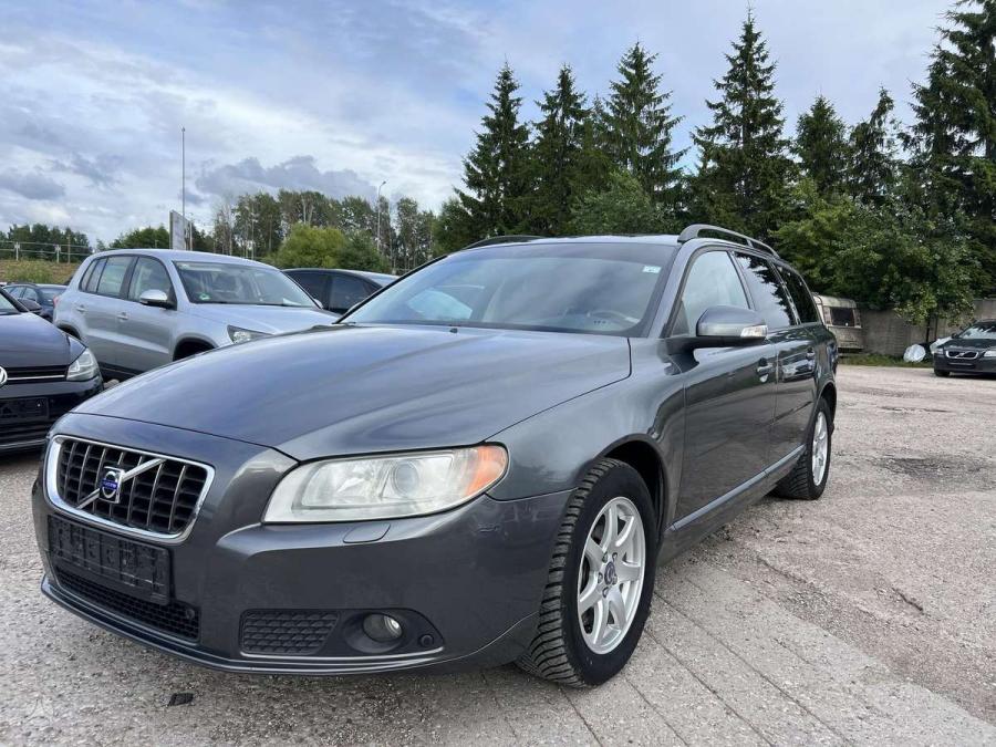 Grey Volvo V70 2008 in Utena, with an engine capacity of 2.40 L and mileage of 282 thousand km for 3500 €, photo 3 on AUTOMOTO.COM.LV