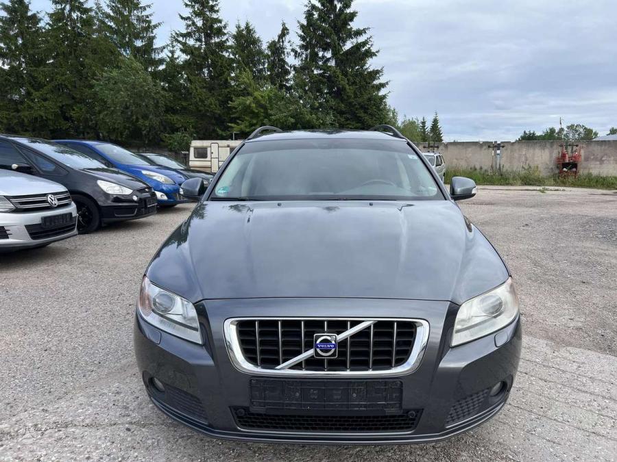 Grey Volvo V70 2008 in Utena, with an engine capacity of 2.40 L and mileage of 282 thousand km for 3500 €, photo 4 on AUTOMOTO.COM.LV