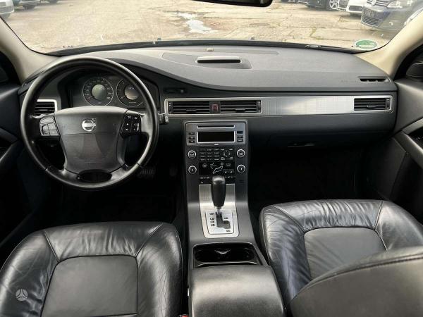 Pelēks Volvo V70 2008 Utena, ar dzinēja tilpumu 2.40 L un nobraukumu 282 tūkst. km par 3500 €, foto 7 vietnē AUTOMOTO.COM.LV