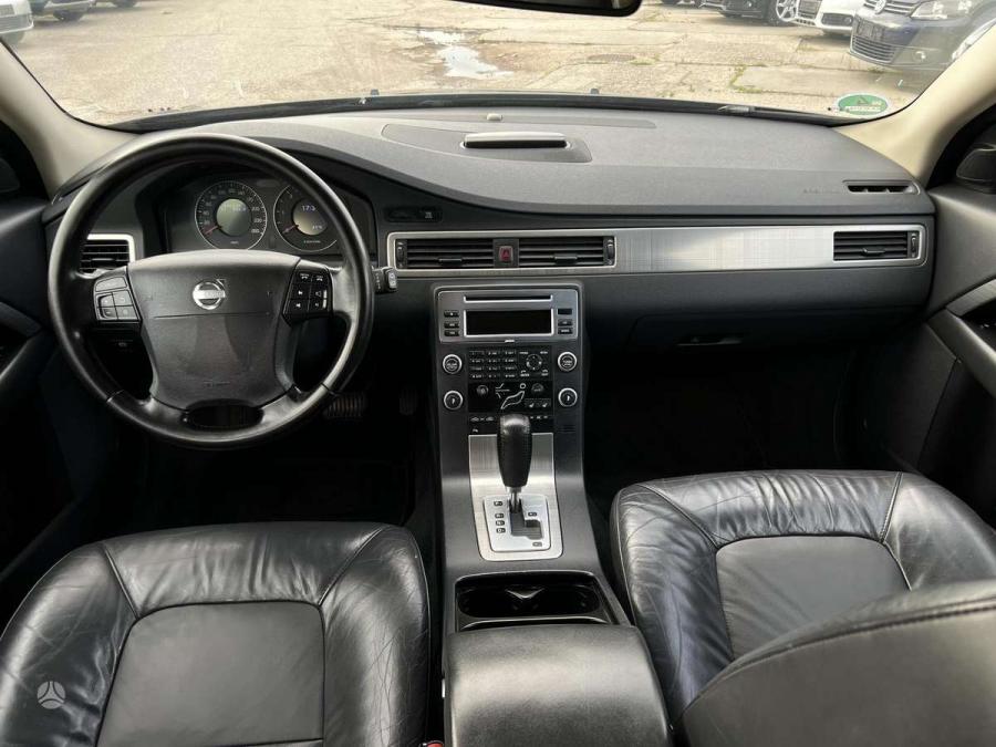 Grey Volvo V70 2008 in Utena, with an engine capacity of 2.40 L and mileage of 282 thousand km for 3500 €, photo 8 on AUTOMOTO.COM.LV