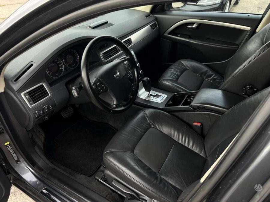 Grey Volvo V70 2008 in Utena, with an engine capacity of 2.40 L and mileage of 282 thousand km for 3500 €, photo 9 on AUTOMOTO.COM.LV