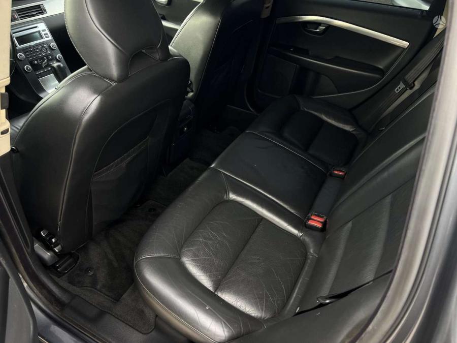 Grey Volvo V70 2008 in Utena, with an engine capacity of 2.40 L and mileage of 282 thousand km for 3500 €, photo 10 on AUTOMOTO.COM.LV