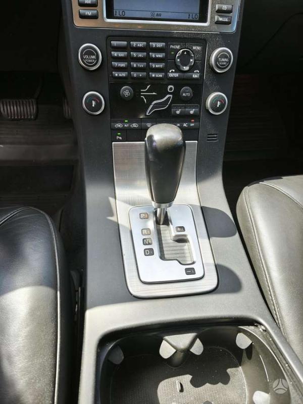 Grey Volvo V70 2008 in Kretinga, with an engine capacity of 2.40 L and mileage of 166 thousand km for 7700 €, photo 5 on AUTOMOTO.COM.LV
