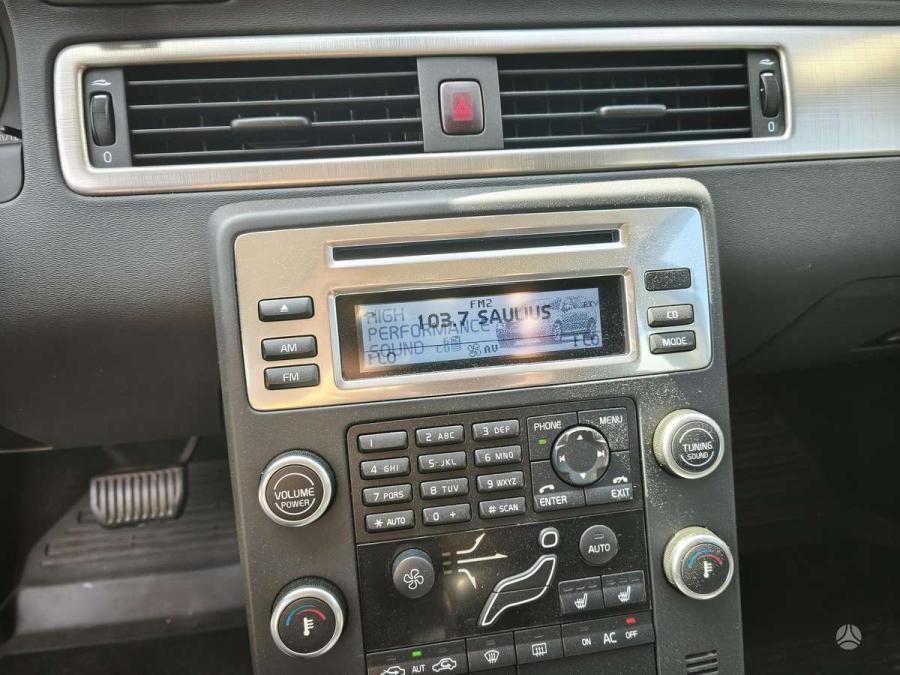Серый Вольво В70 2008 в Кретинга, объемом двигателя 2.40 л и пробегом 166 тыс. км за 7700 €, фото 7 на AUTOMOTO.COM.LV
