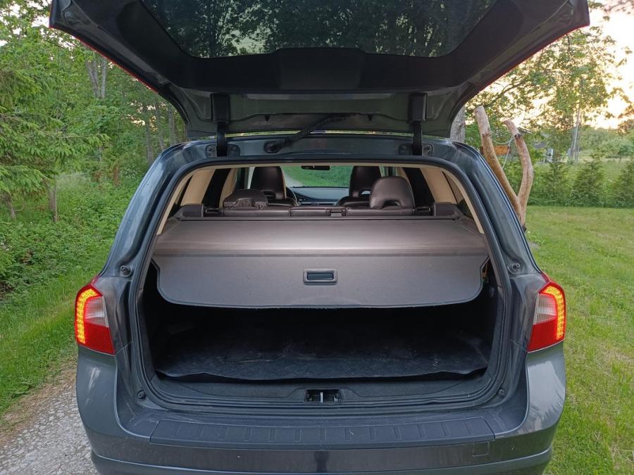 Grey Volvo V70 2008 in Kardla, with an engine capacity of 2.40 L and mileage of 408 thousand km for 3500 €, photo 4 on AUTOMOTO.COM.LV