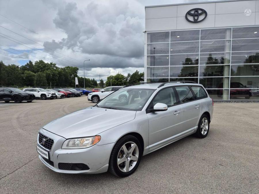 Grey Volvo V70 2008 in Panevezys, with an engine capacity of 2.40 L and mileage of 375 thousand km for 2950 €, photo 1 on AUTOMOTO.COM.LV