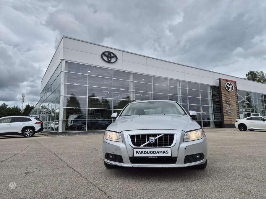 Grey Volvo V70 2008 in Panevezys, with an engine capacity of 2.40 L and mileage of 375 thousand km for 2950 €, photo 3 on AUTOMOTO.COM.LV