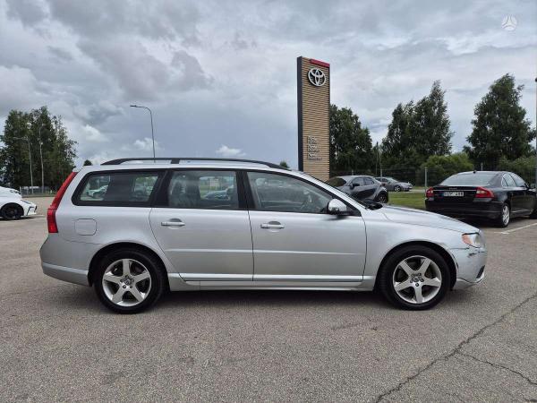 Grey Volvo V70 2008 in Panevezys, with an engine capacity of 2.40 L and mileage of 375 thousand km for 2950 €, photo 4 on AUTOMOTO.COM.LV