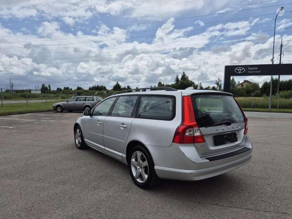 Grey Volvo V70 2008 in Panevezys, with an engine capacity of 2.40 L and mileage of 375 thousand km for 2950 €, photo 7 on AUTOMOTO.COM.LV