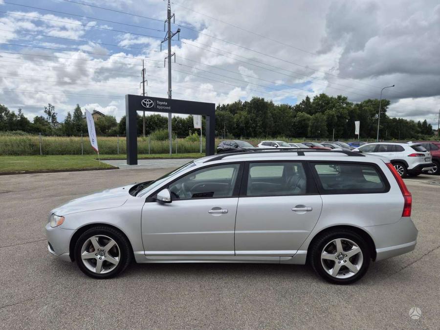 Grey Volvo V70 2008 in Panevezys, with an engine capacity of 2.40 L and mileage of 375 thousand km for 2950 €, photo 9 on AUTOMOTO.COM.LV