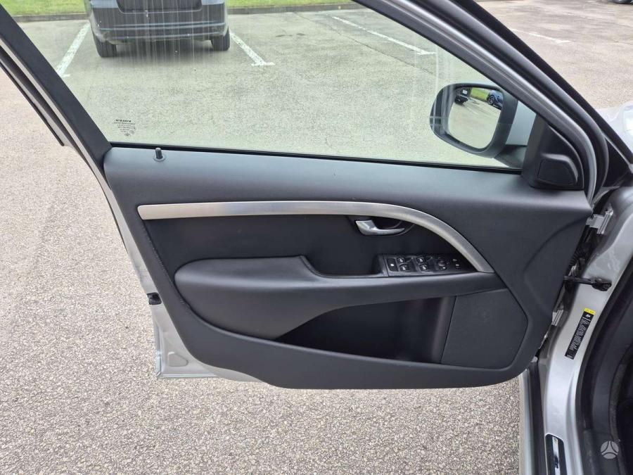 Grey Volvo V70 2008 in Panevezys, with an engine capacity of 2.40 L and mileage of 375 thousand km for 2950 €, photo 10 on AUTOMOTO.COM.LV